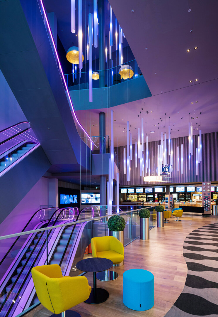 UCI Luxe Mercedes Platz